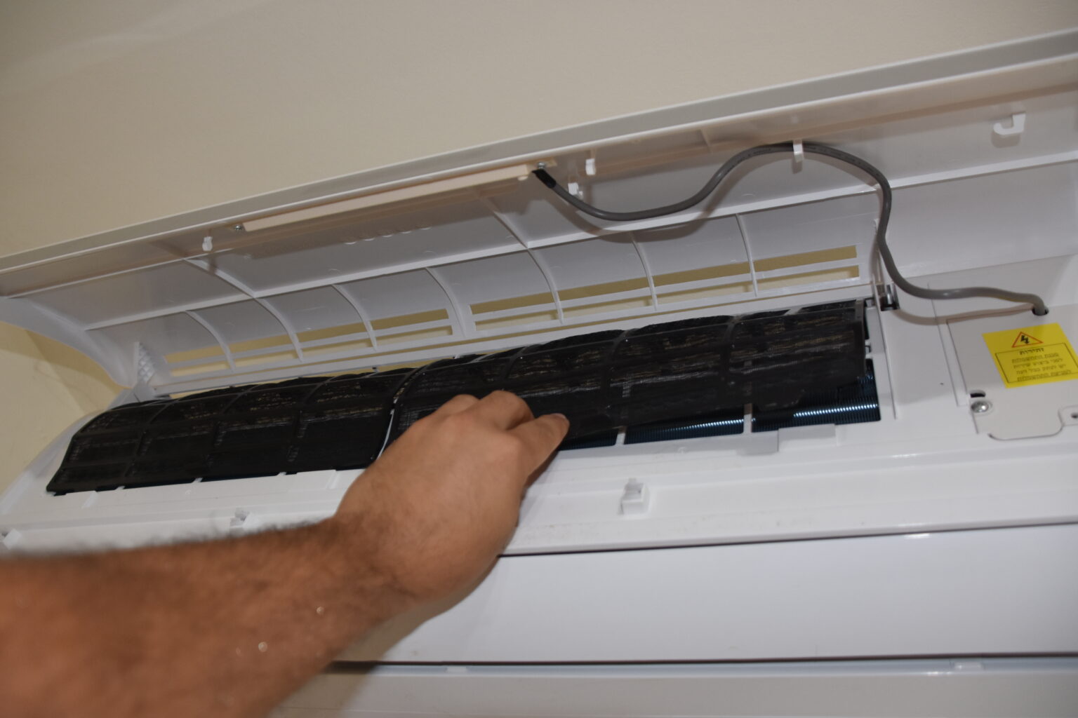 The Impact of Clogged Filters on AC Services and Air Quality